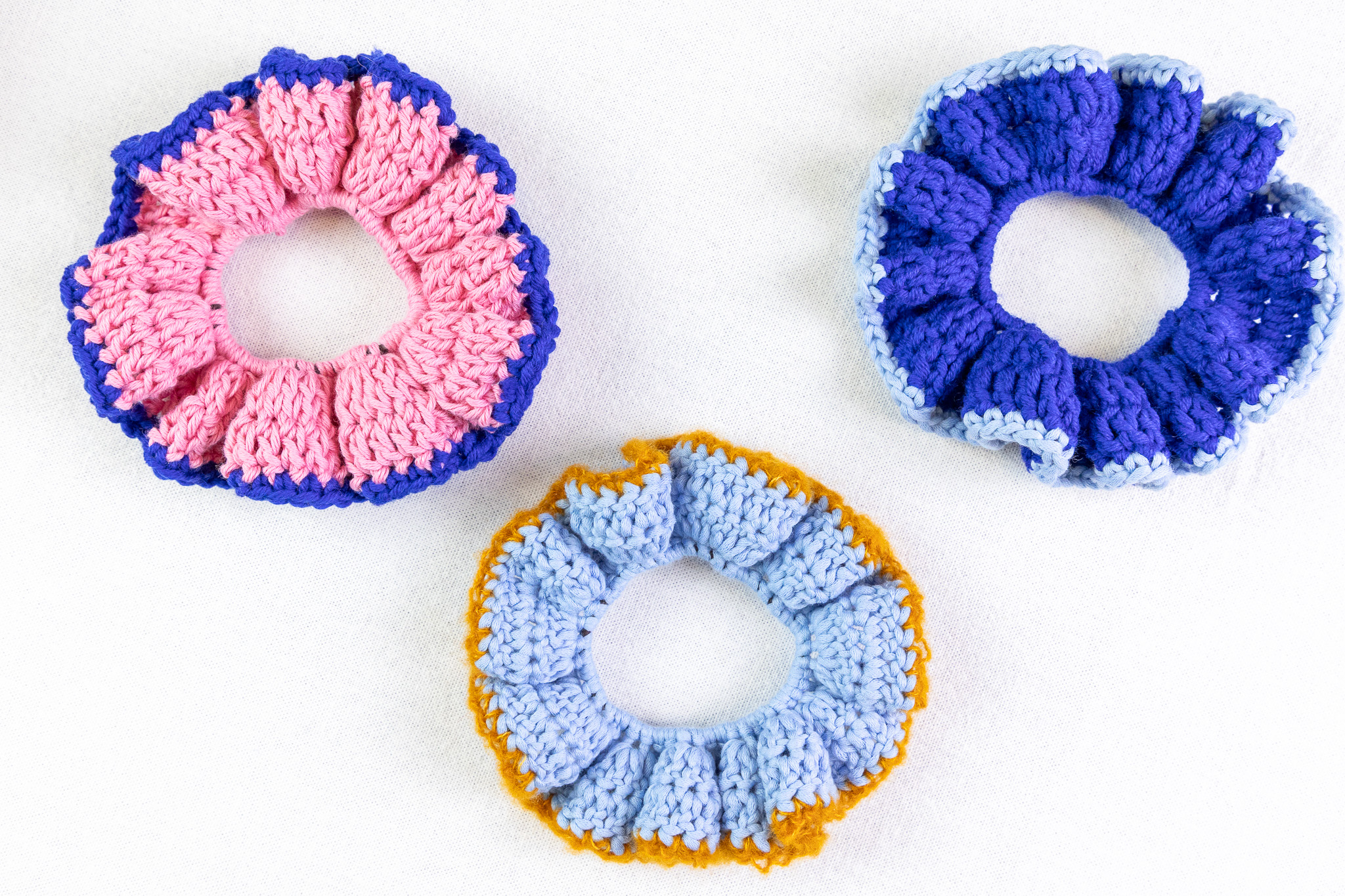 Scrunchie häkeln – einfache Anleitung für Anfänger*innen | GOLDSCHOOL DIY